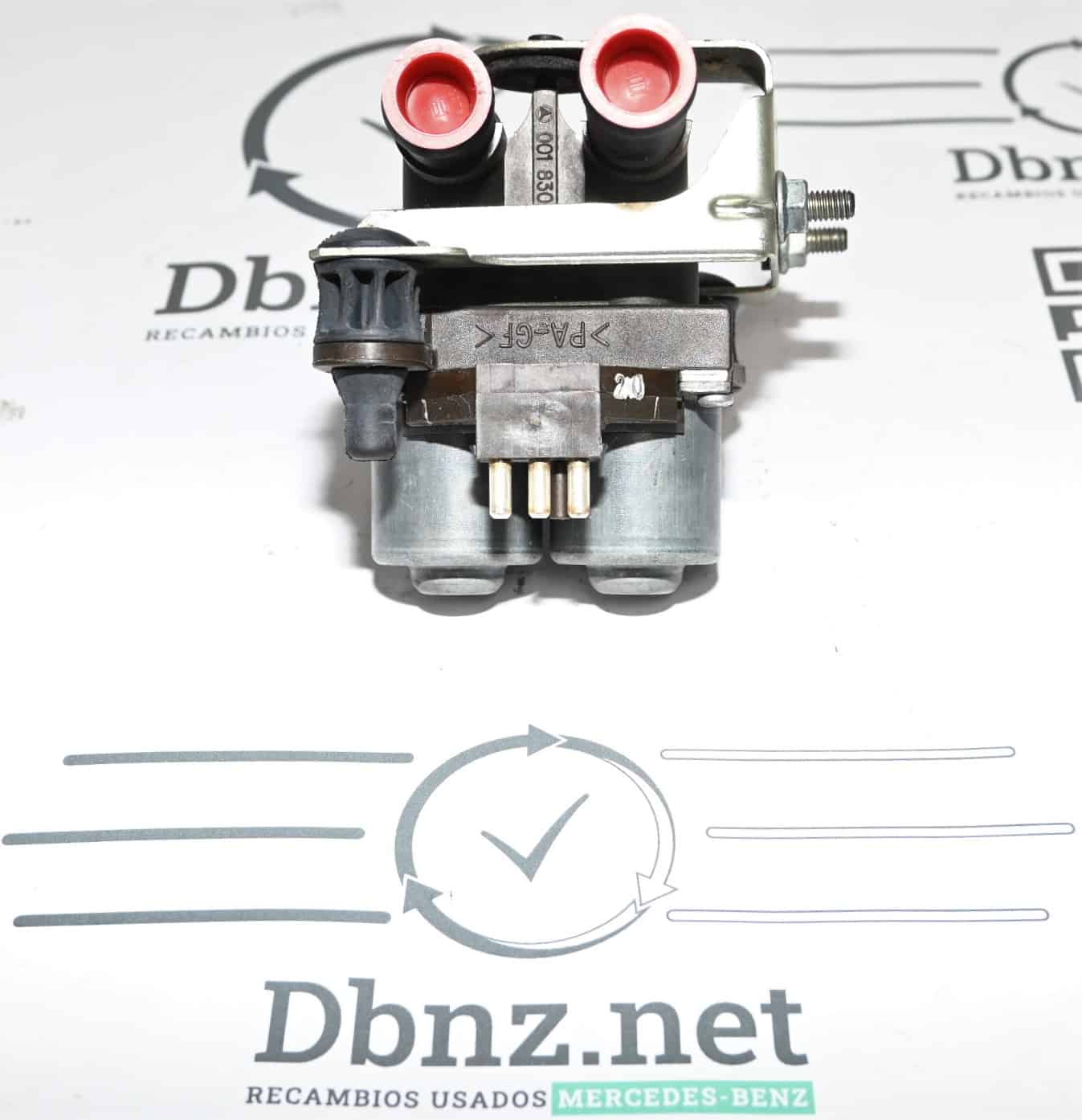 A 001 830 34 84 Doble válvula de agua electromagnética Clase CLK W208 ...