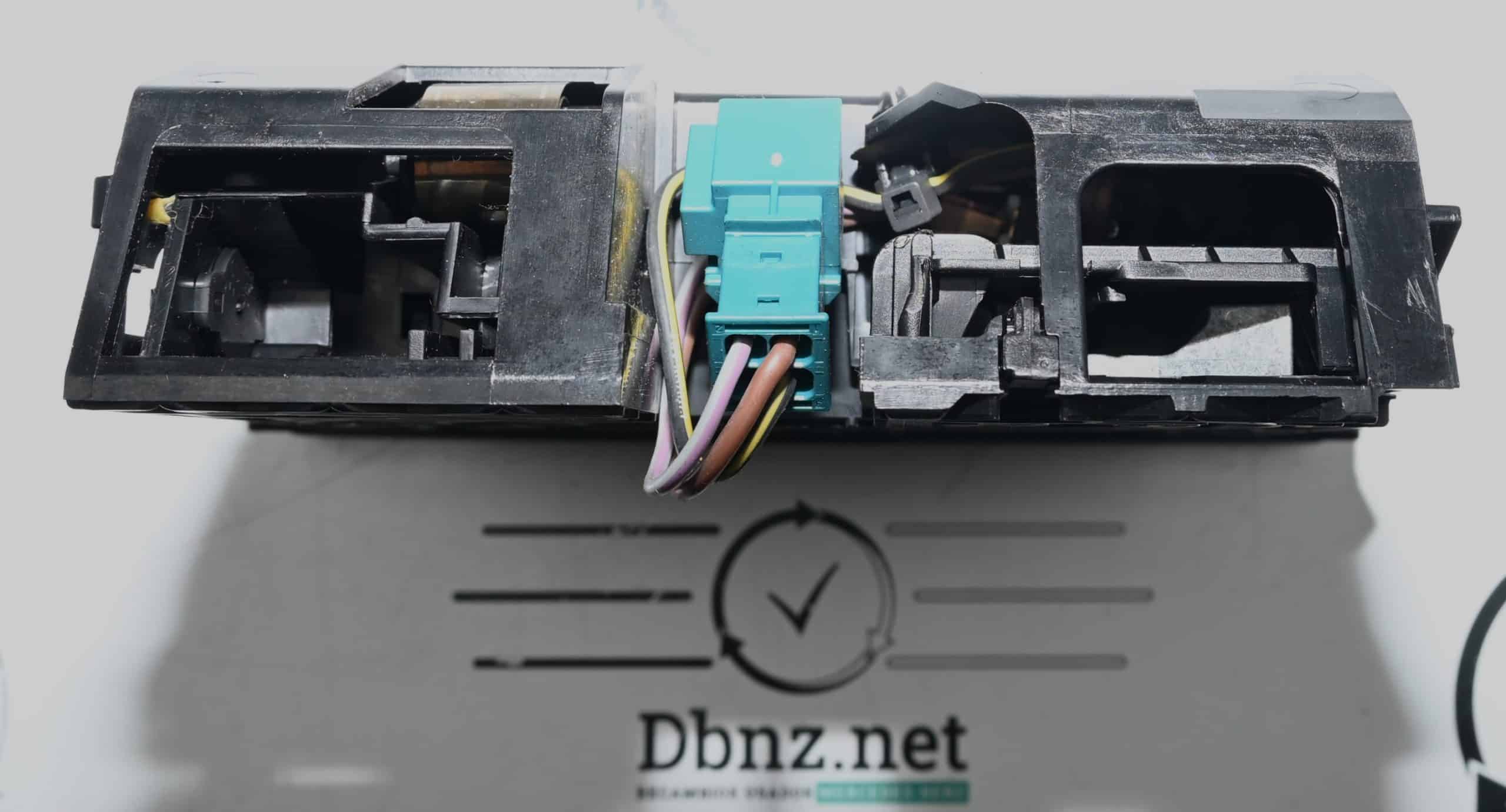 A 164 810 01 30 Cenicero delante Clase ML W164 - DBNZ.NET