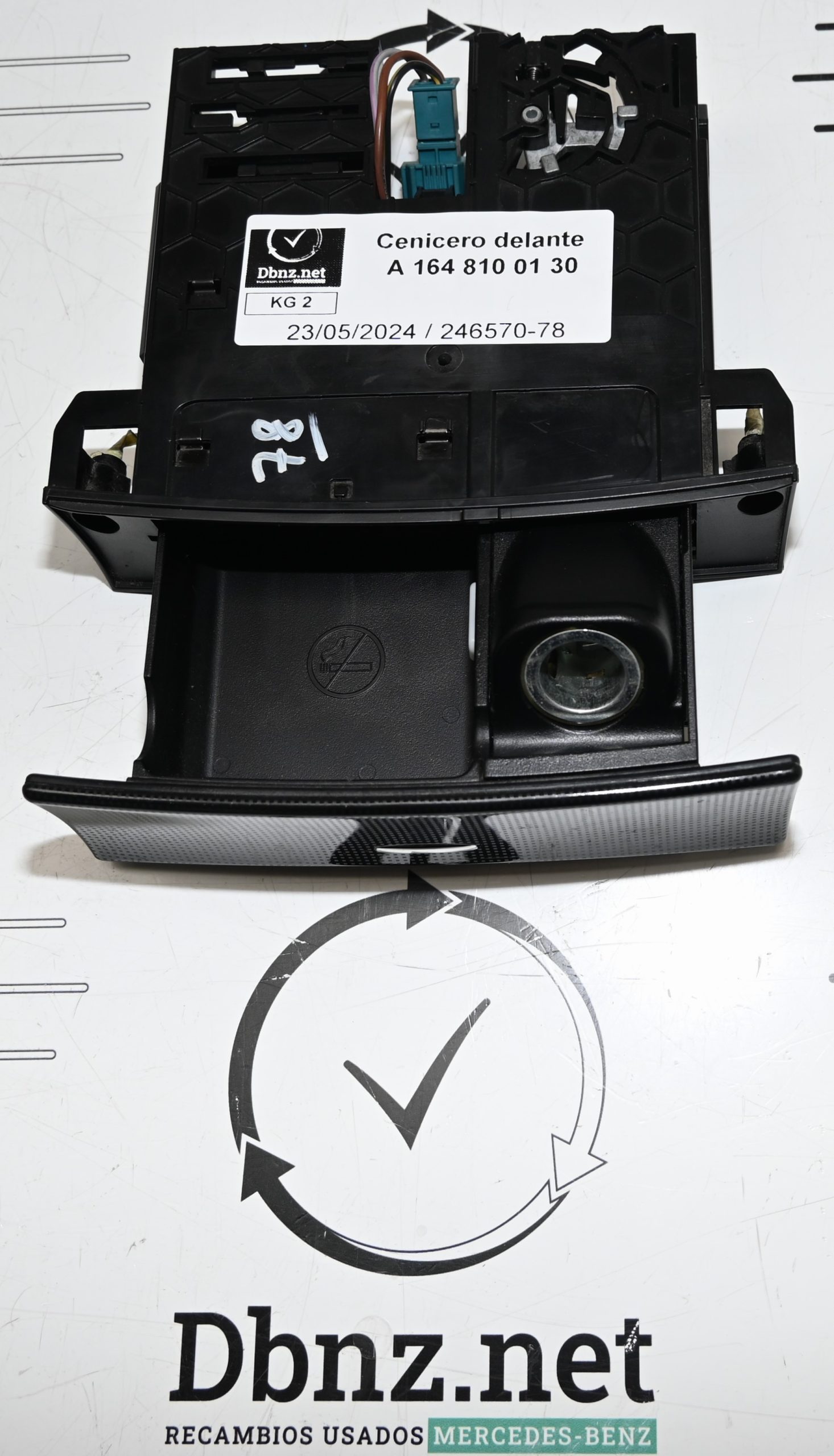 A 164 810 01 30 Cenicero delante Clase ML W164 - DBNZ.NET
