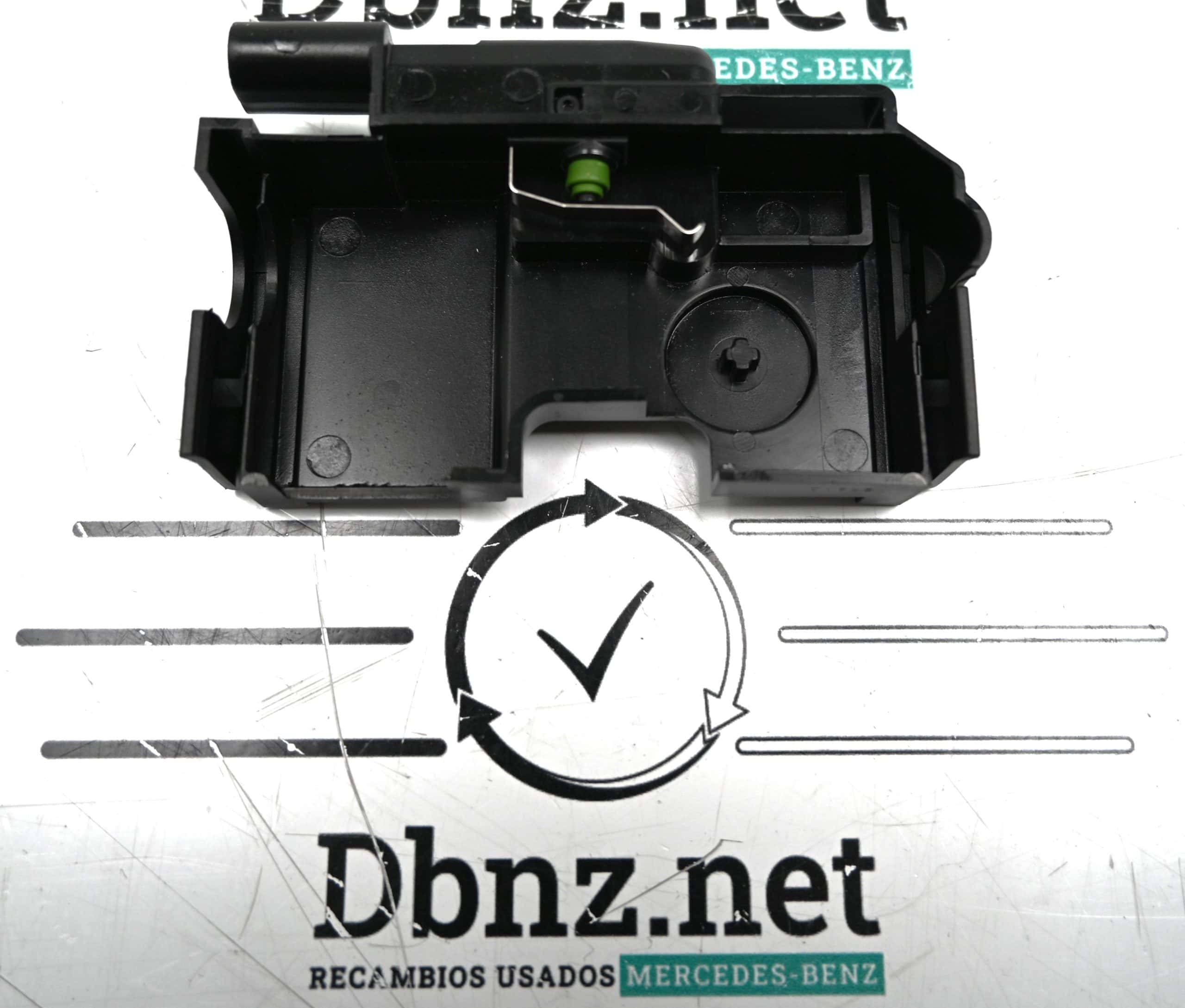 A 204 870 31 58 Interruptor cierre de capó Clase C W204 - DBNZ.NET