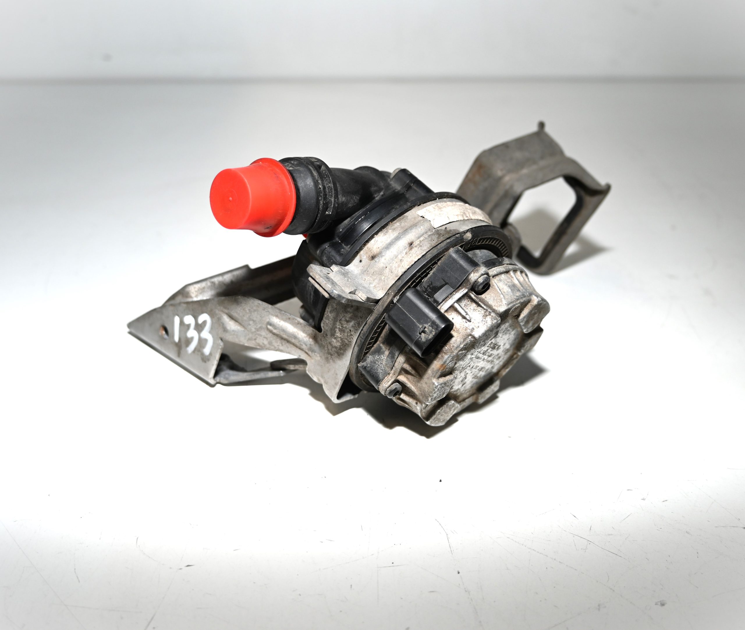 A 000 500 26 86 Bomba de agua auxiliar Clase C W205 - DBNZ.NET